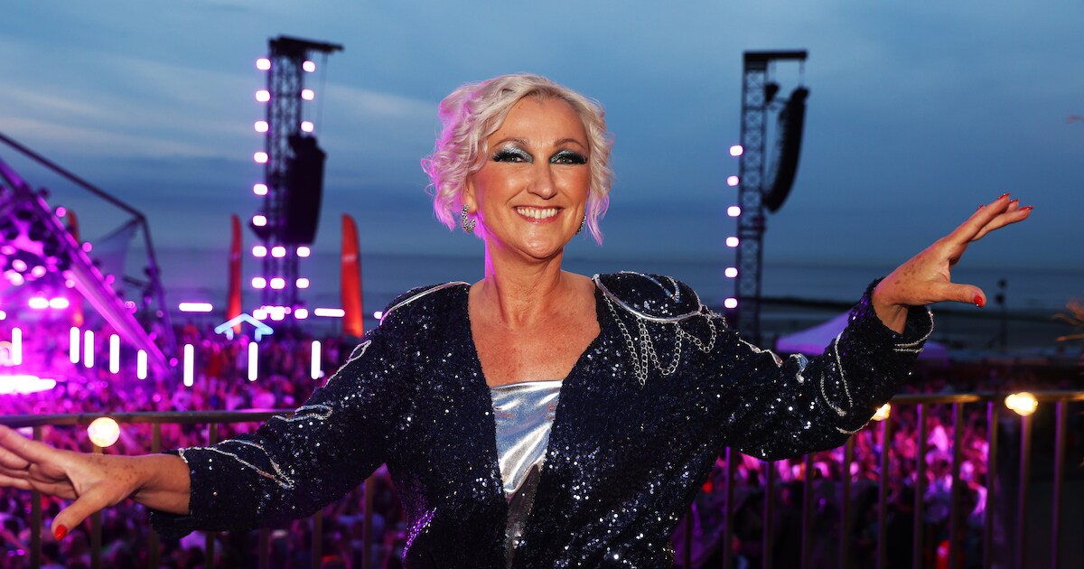 Zangeres Petra werd 50 en duikt weer op in ‘Tien om te Zien’: “Ouder ...