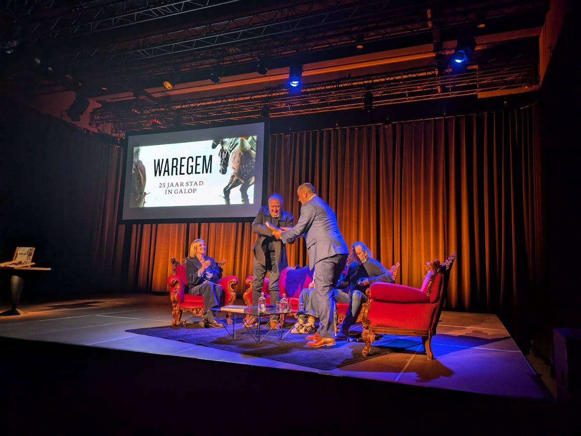 Boek ‘Waregem, 25 jaar stad in galop’ nu ook officieel voorgesteld: “Het perfecte geschenk voor ...