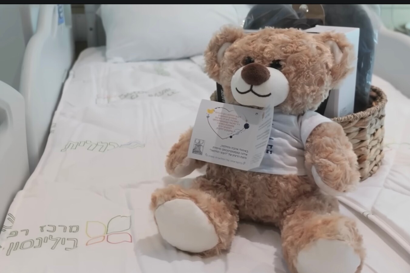 Na twee jaar in duisternis: hoe vrijgelaten gijzelaars uit tunnels van ...