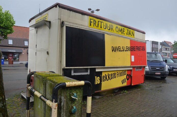 Mobiele frituur vervangt Ome Jan | Zelzate | hln.be