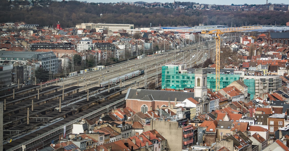 Man bedreigt voorbijgangers met mes aan Noordstation | Brussel | HLN.be