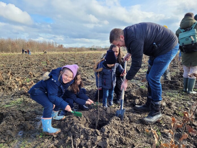 Bergmolenbos krijgt er vierduizend bomen bij: “100.000ste boom komt ...