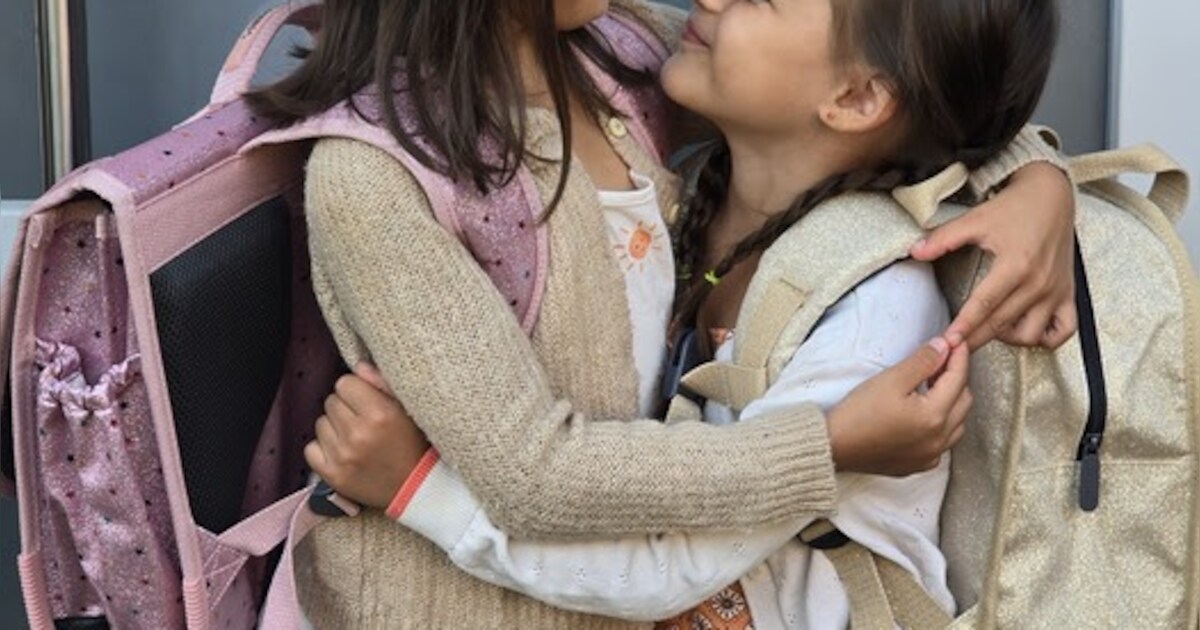 Maya Grace (5) en Luna Maria (6) beginnen enthousiast aan nieuw schooljaar | Mechelen | HLN.be