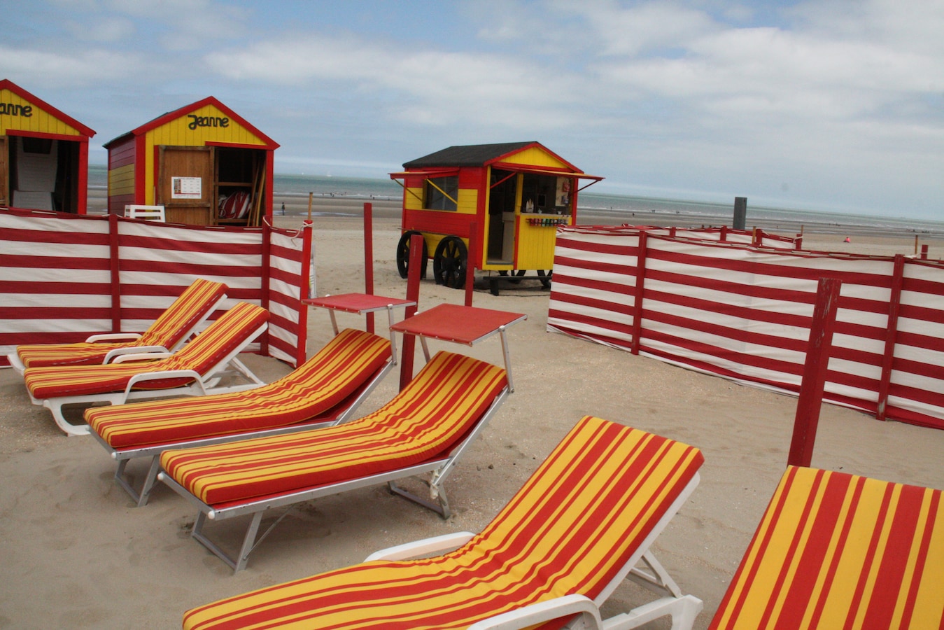 “Vanaf de zomer verhuren we parasols en ligbedden op het strand”: dit ...