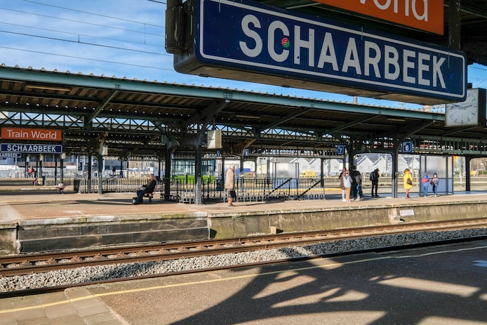 Spoorlopers in Schaarbeek sturen avondspits in de war | Brussel | hln.be