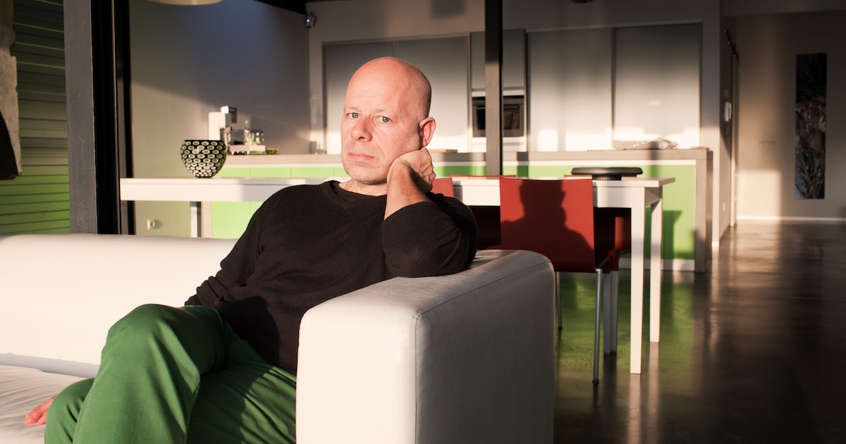 ‘Dichters thuis in Puivelde’: Vijf auteurs lezen voor in tuin | Sint ...