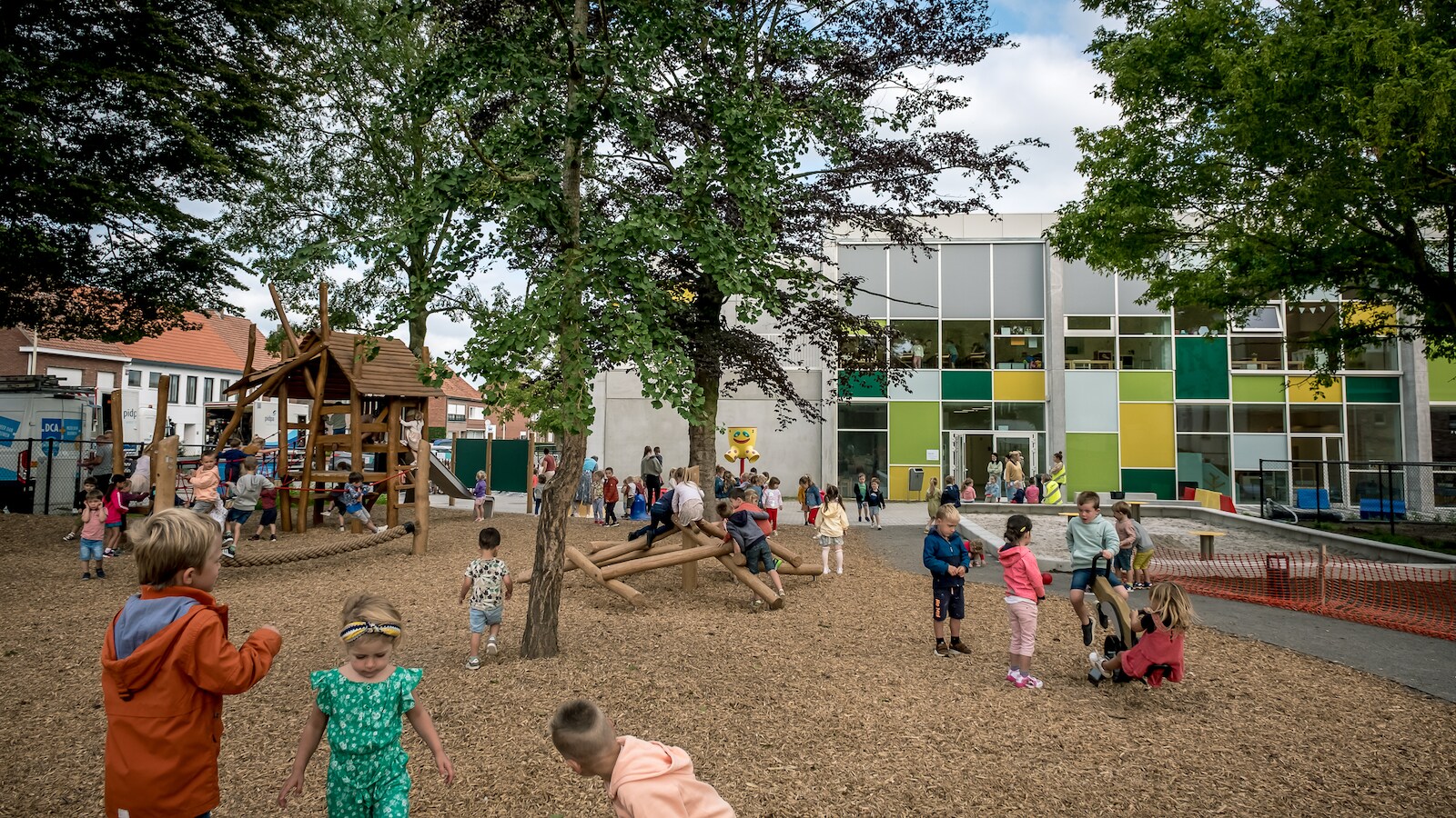 Oudercomité De Vriendenkring schenkt 25.000 euro aan gemeenteschool 't ...
