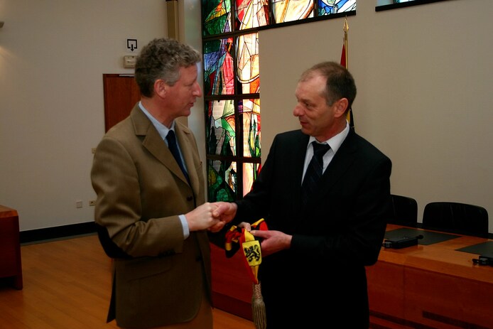 Moerstraat weer open, en daarmee zit laatste grote werf van Patrick Hoste (67) erop: “Ze mogen ...