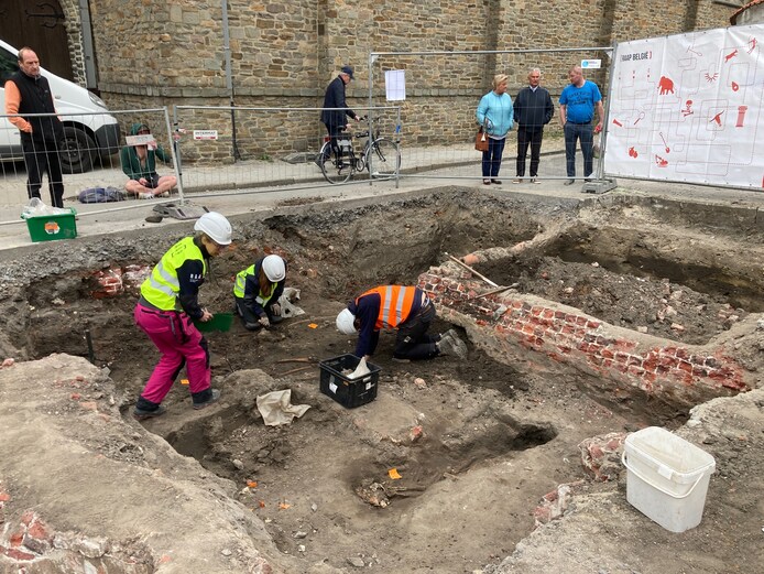 Weer Romeinse vondsten tijdens opgravingen rond de Markt in Torhout: “De geschiedenis van de ...