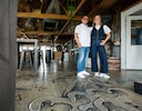 Rolinda en Jimmy blazen dijkpaviljoen Foodjutters nieuw leven in ...