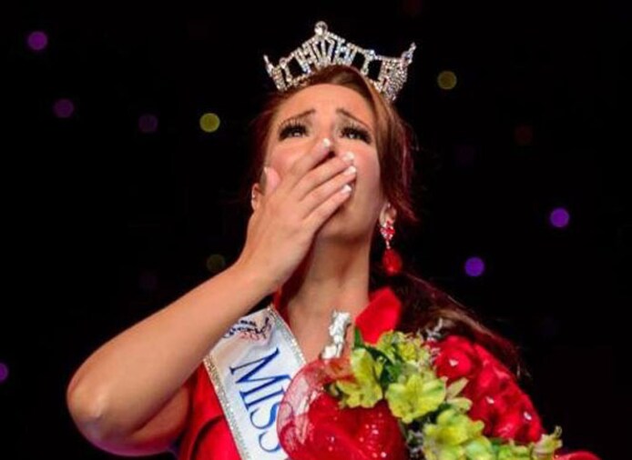 Winnares missverkiezing moet kroontje afgeven omdat ze te oud is | Mode ...