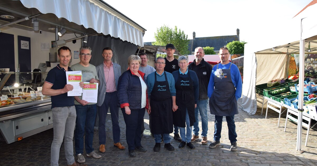 Bezoek aan marktdag levert Joris en Koen een reischeque op | Lo-Reninge ...