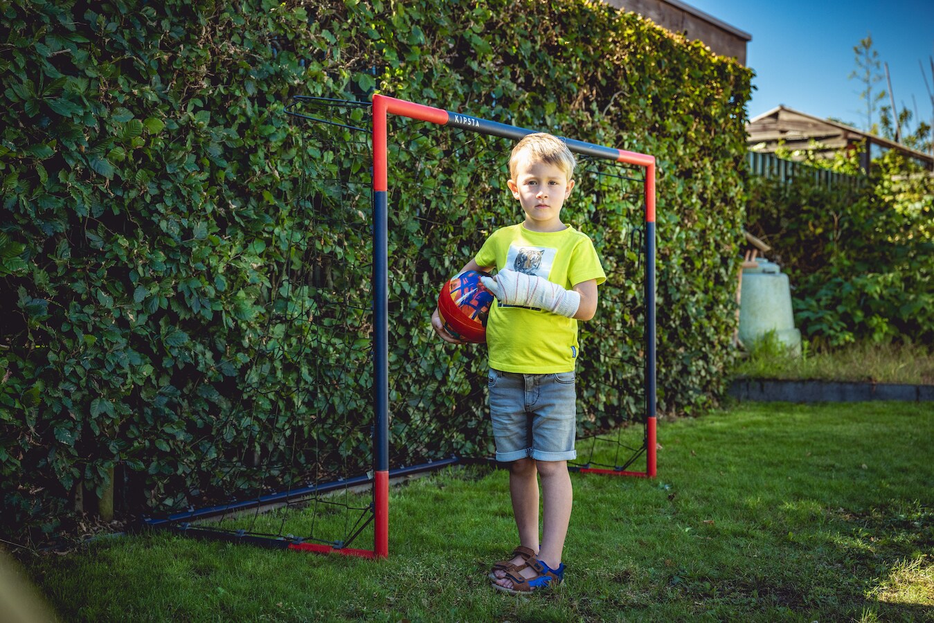 Thibaut (6) is terug thuis na levensbedreigende slangenbeet in Kroatië ...
