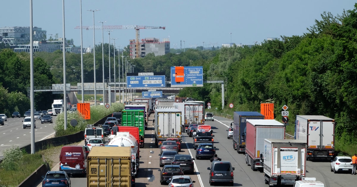 Man wandelt op pechstrook Buitenring en riskeert nu celstraf voor ...