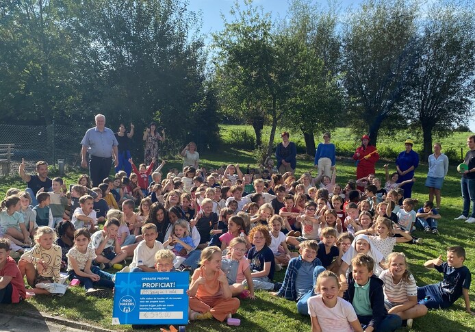 Twee Pepingse scholen ontvangen beloningscheque voor deelname aan ...