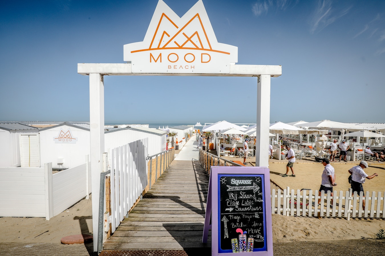 Mood Beach in Knokke, waar je geniet van biertjes voor het goede doel ...