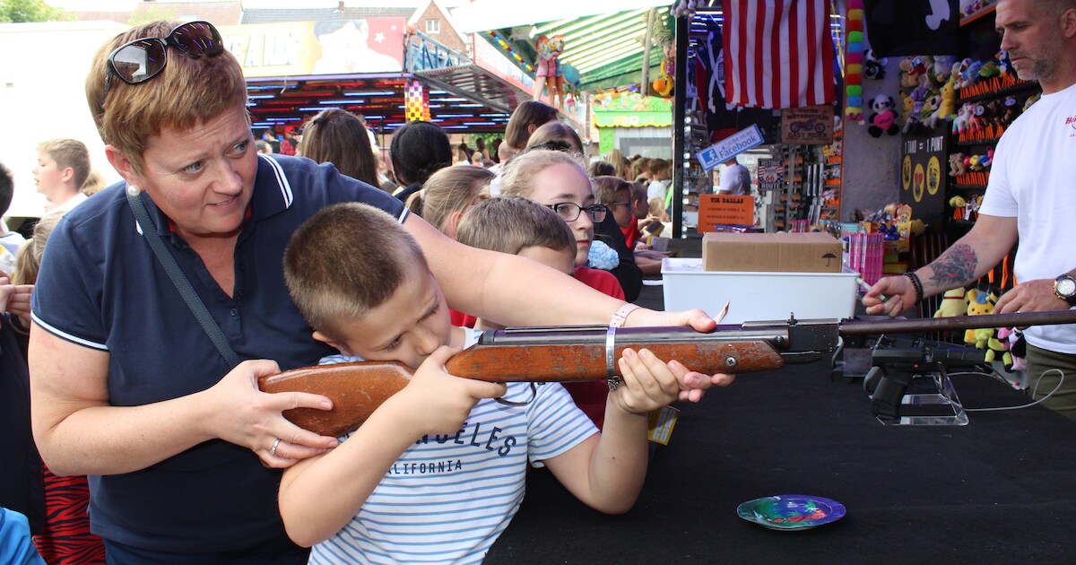 Kermis in Sint-Maria-Aalter: attracties en trappistenbar van Scouts | Aalter | hln.be