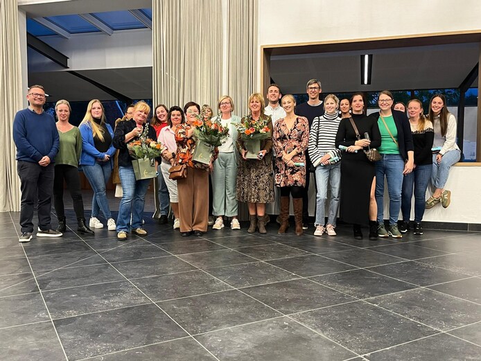 Oudenburg zet onthaalouders in de bloemetjes | Oudenburg | hln.be