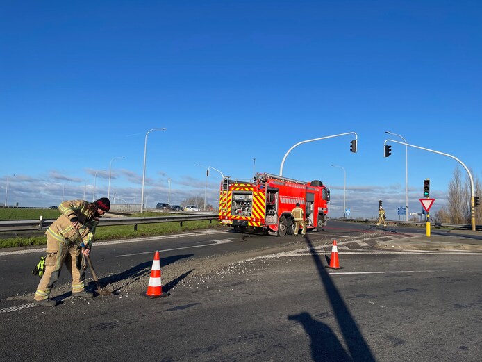 Afrit E403 even afgesloten door betonspoor in Lichtervelde ...