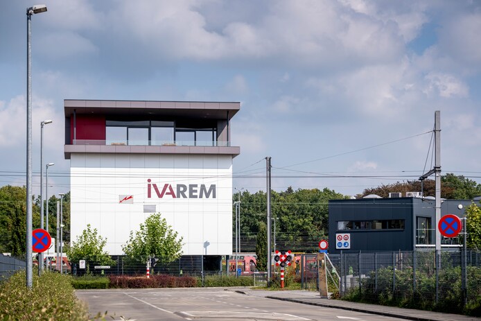 “Rood licht niet gezien en alarmbel niet gehoord”: Goederentrein botst ...