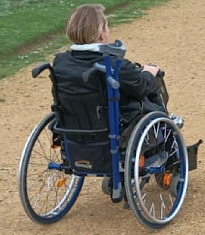 Dief steelt rolstoel van Leen (38) tijdens verjaardagsfeestje in Lede ...