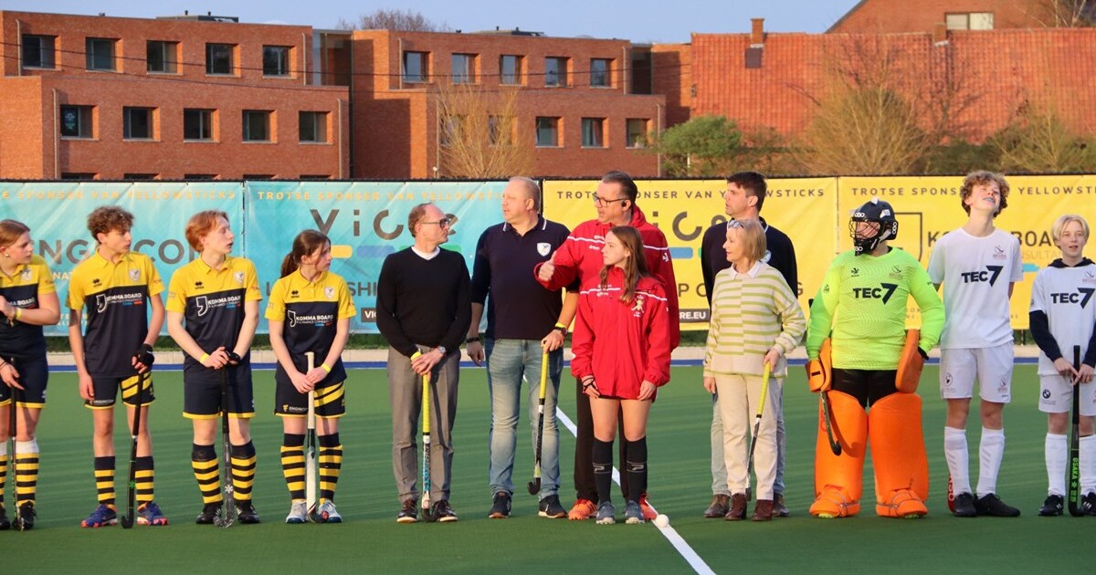 Nieuw kunstgrashockeyveld Yellow Sticks officieel geopend | Geel | HLN.be