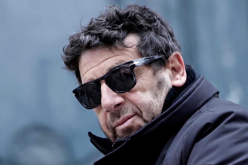 Parket van Parijs opent onderzoek naar Patrick Bruel voor poging tot ...