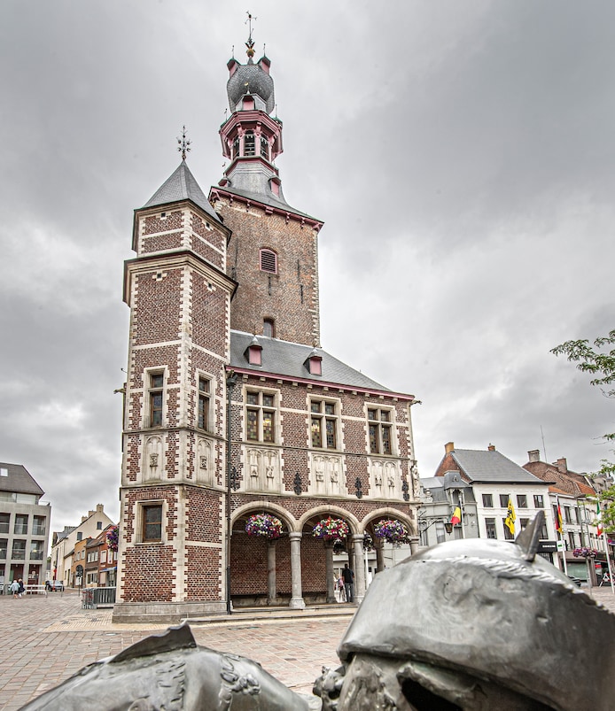 “Van ‘Daar zat een wuf dat spon’ tot LikeMe”: Tieltse beiaard krijgt ...