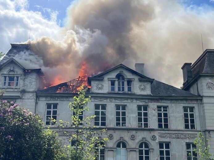 Bewoner Dirk strijdvaardig na verwoestende brand: “We gaan kasteel De ...