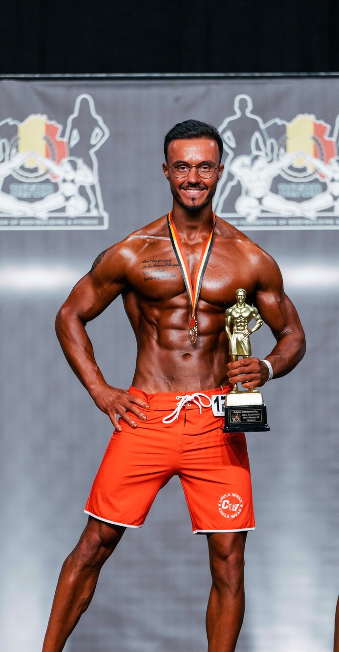 Jonas (27) kroont zich tot Belgisch kampioen bodybuilding: “Altijd ...