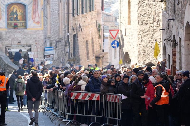 Skelet van Sint Franciscus van Assisi voor het eerst in 800 jaar te ...