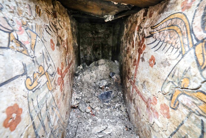 Beschilderde grafkelder uit 14de eeuw ontdekt onder Onze-Lieve-Vrouwekerkhof: “Ook al 45 ...