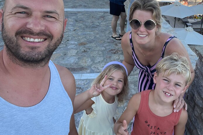 “Soms mag je elkaar lossen in de relatie, zolang je elkaar maar terugvindt”: Stan Van Samang zet ...