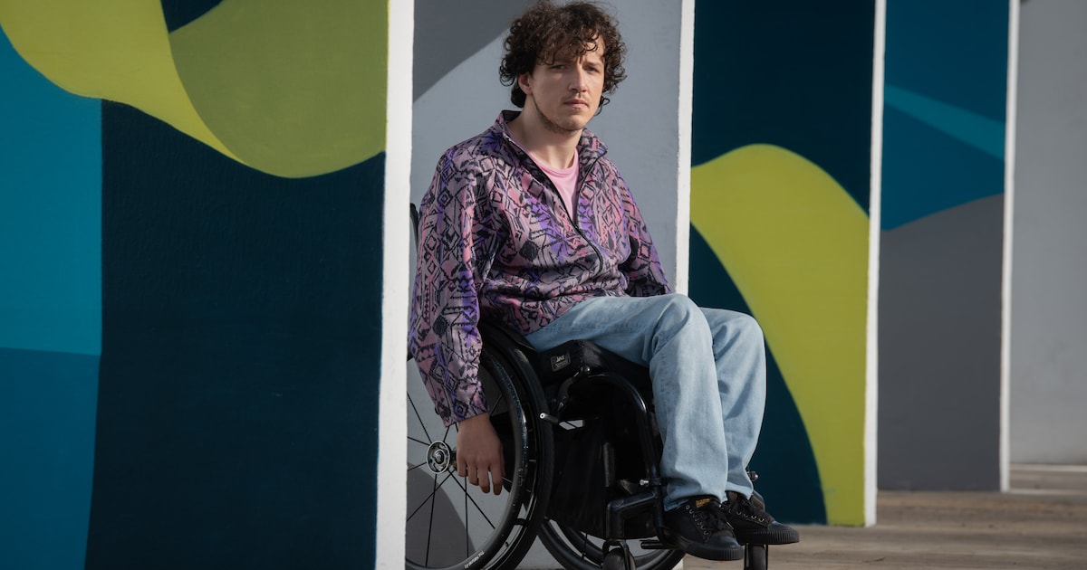 Sander is eerste acteur in rolstoel met diploma op zak: “Natuurlijk ...