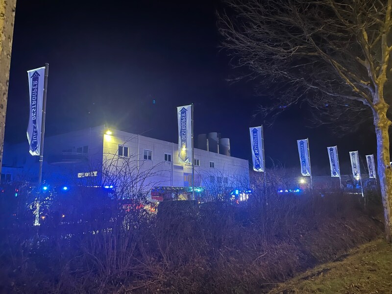 Brandweer rukt uit voor rook in productiehal Jules Destrooper ...