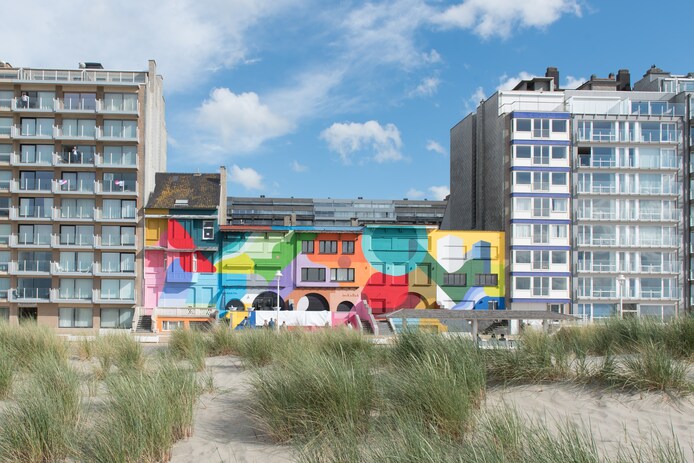 “Vanuit dit appartement heb je ruim 12 meter zeezicht én een eigen ...