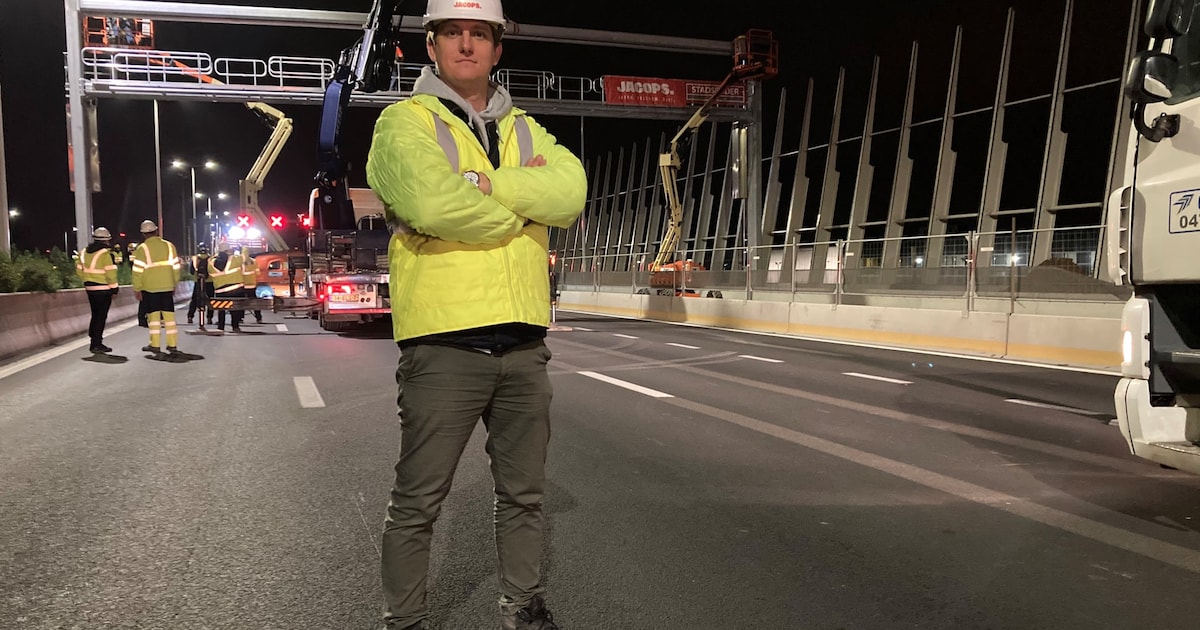 Eerste drie nieuwe seinbruggen van Oosterweelproject geplaatst ...