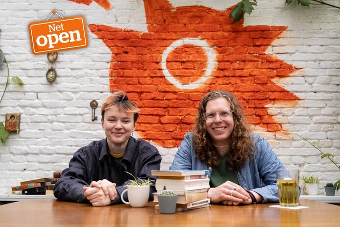 NET OPEN. Tom (32) en Raf (24) zetten in eigenzinnig boekencafé ‘Geheel ...