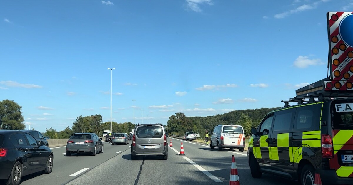 Zestiger nog steeds in levensgevaar na crash op E40 in Everberg ...