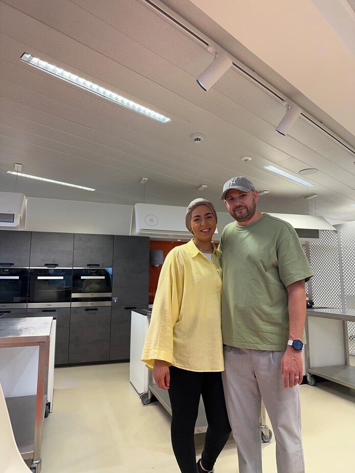 NET OPEN. Sabrya (28) en Julien (40) zijn verzot op Aziatische keuken ...