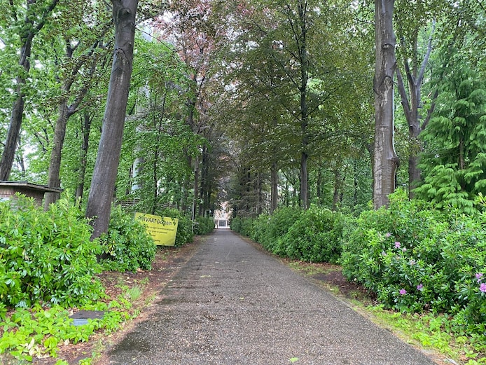 “Een asielcentrum? We dachten dat hier een zwembad kwam”: Schilde bezorgd over plannen domein ...