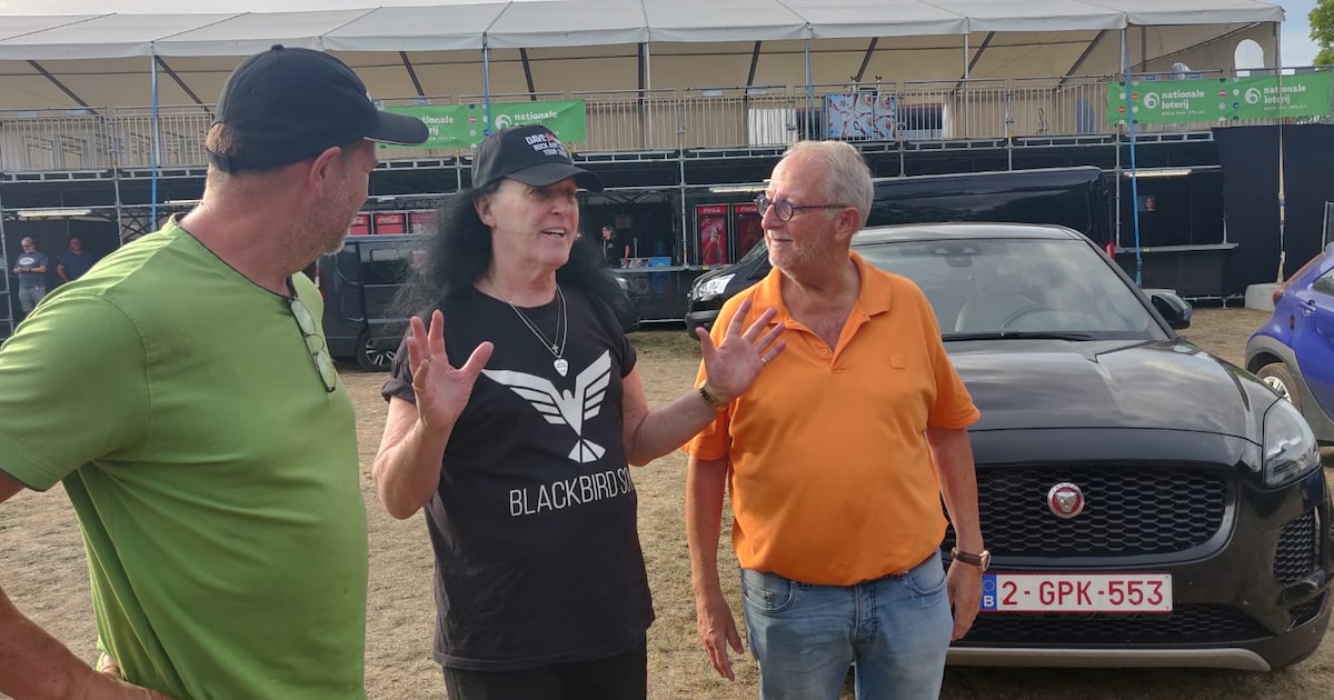 Eerste leadzanger van AC/DC staat dit weekend op festivalweide in ...