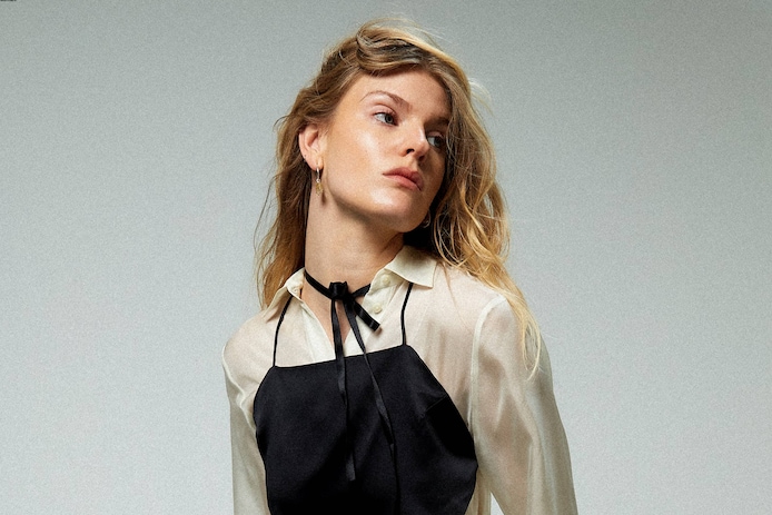 “Men zegt: ‘Dit hoort erbij’. Maar is dat zo?” Zangeres Emma Bale over ...