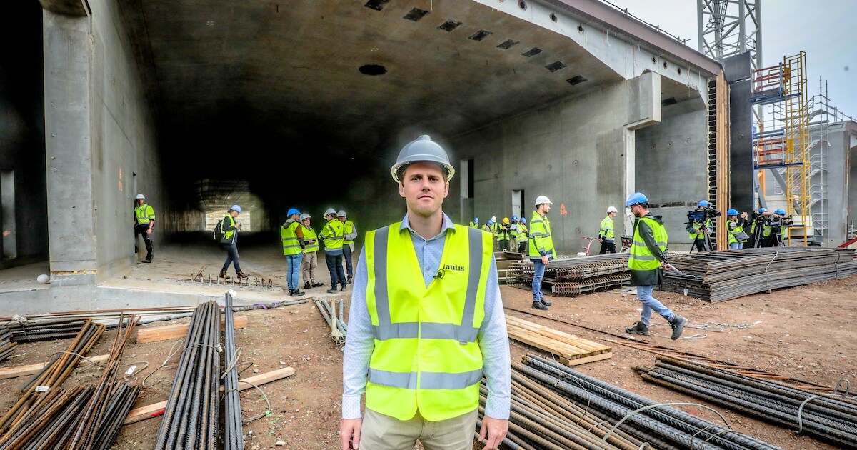 Met projectleider Bert (40) in de werfput waar Scheldetunnel voor ...