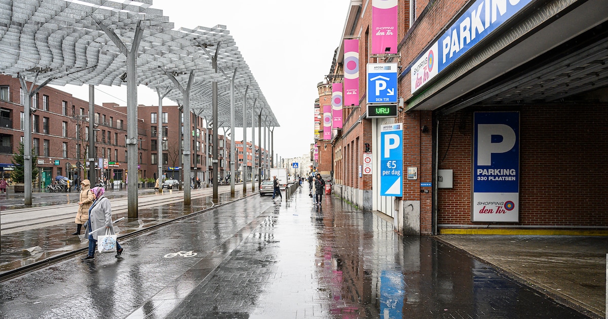 Buschauffeur gewond bij ongeval in Abdijstraat | Antwerpen | HLN.be