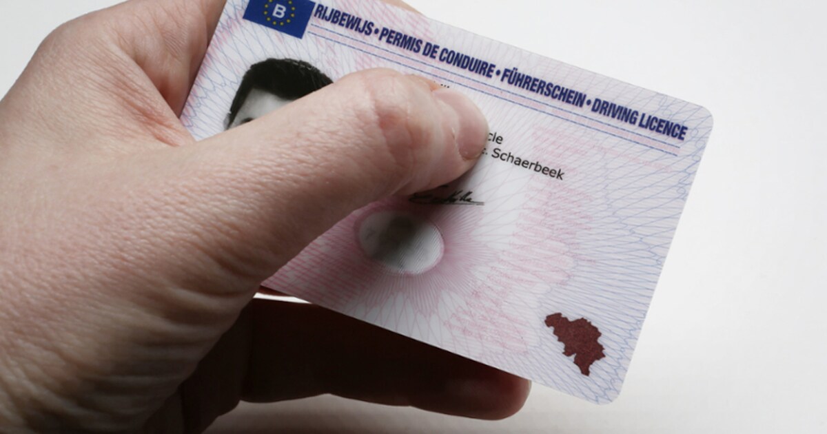 Amper 2 maanden rijbewijs behaald en al met alcohol in gracht: boete ...