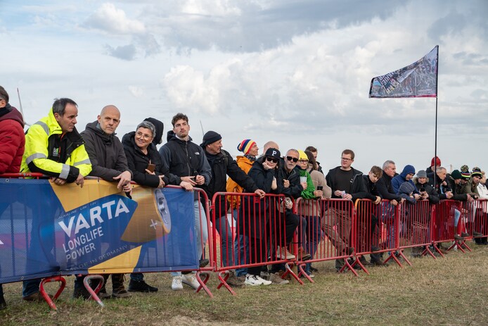 IN BEELD. Scheldecross lokt duizenden kijklustigen naar ‘Sint-Anneke ...