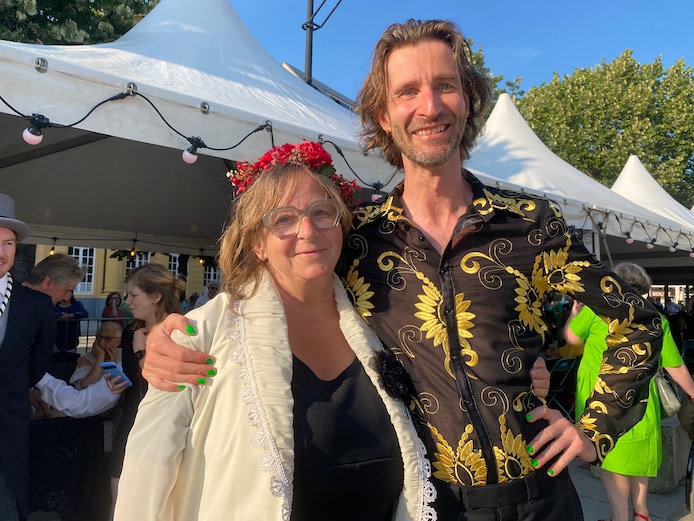 Vrede tussen de pleinen bezegeld op Bal 1900: Botram-kot Nicolas vraagt ...