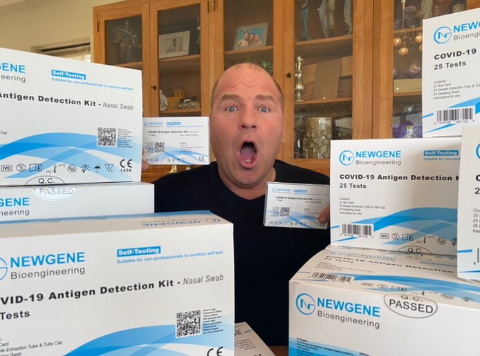 Sergio verkoopt samen met zoon voordelige zelftests: “Beste deal van ...