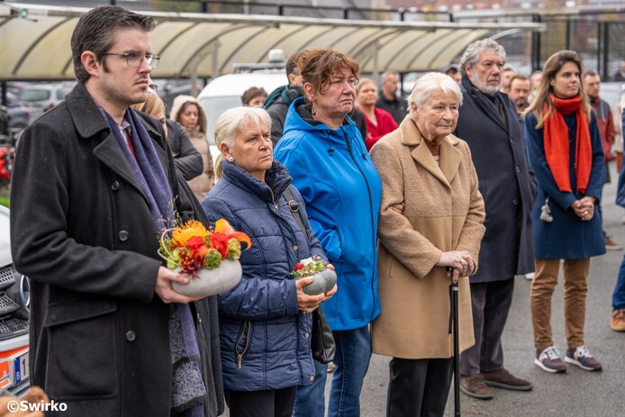 Herdenking van twee gedode politieagenten aan Politiehuis en Colruyt ...